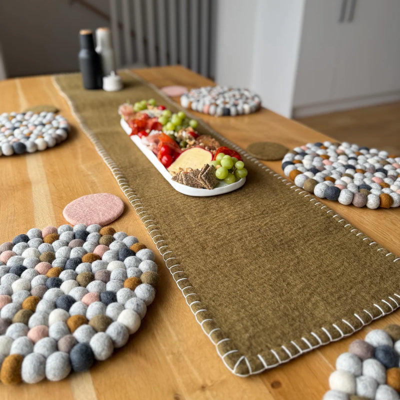Blanket Stitch Table Runner – YOYO Design by Kiwis