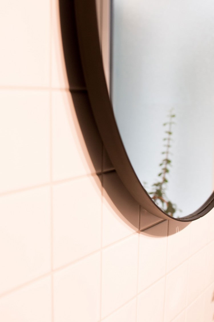 Outline Round Wall Mirror – YOYO Design by Kiwis